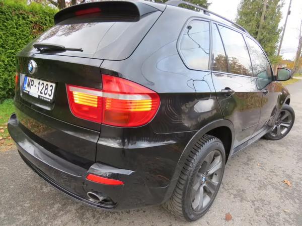 Black BMW X5 2009 in Riga, with an engine capacity of 3.00 L and mileage of 321 thousand km for 8990 €, photo 6 on AUTOMOTO.COM.LV