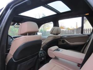 Black BMW X5 2009 in Riga, with an engine capacity of 3.00 L and mileage of 321 thousand km for 8990 €, photo 9 on AUTOMOTO.COM.LV