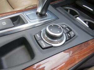 Black BMW X5 2009 in Riga, with an engine capacity of 3.00 L and mileage of 321 thousand km for 8990 €, photo 11 on AUTOMOTO.COM.LV