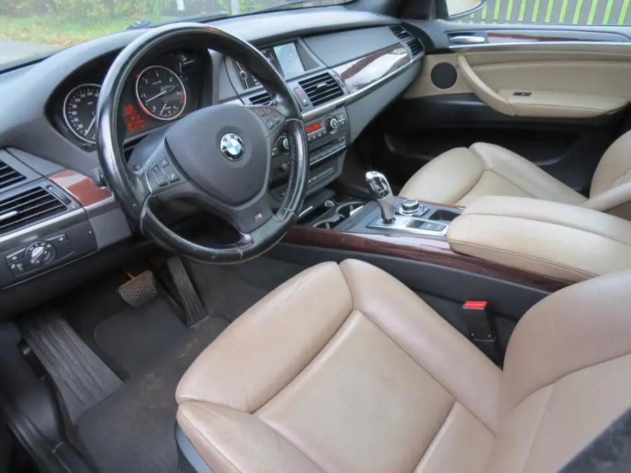 Black BMW X5 2009 in Riga, with an engine capacity of 3.00 L and mileage of 321 thousand km for 8990 €, photo 12 on AUTOMOTO.COM.LV