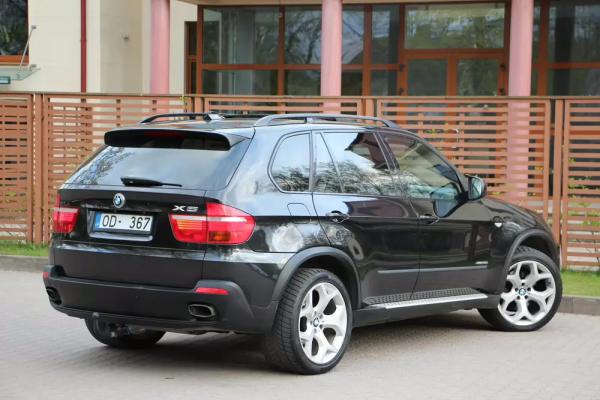 Black BMW X5 2009 in Marupe, with an engine capacity of 3.00 L and mileage of 224 thousand km for 10750 €, photo 4 on AUTOMOTO.COM.LV