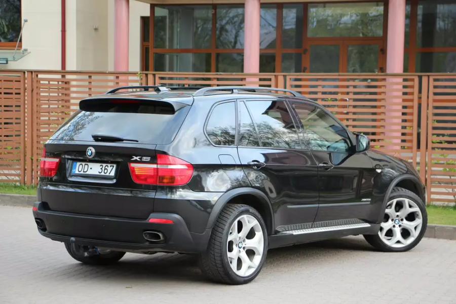 Black BMW X5 2009 in Marupe, with an engine capacity of 3.00 L and mileage of 224 thousand km for 10750 €, photo 5 on AUTOMOTO.COM.LV