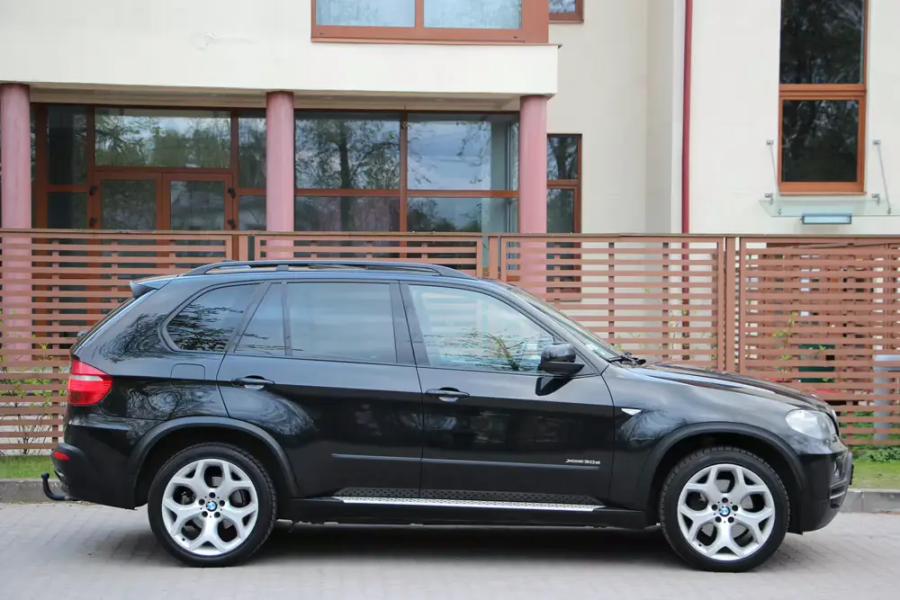 Black BMW X5 2009 in Marupe, with an engine capacity of 3.00 L and mileage of 224 thousand km for 10750 €, photo 8 on AUTOMOTO.COM.LV