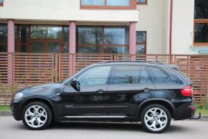 Black BMW X5 2009 in Marupe, with an engine capacity of 3.00 L and mileage of 224 thousand km for 10750 €, photo 9 on AUTOMOTO.COM.LV