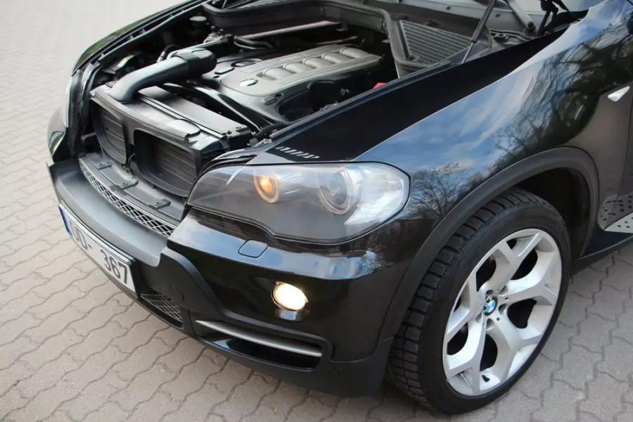 Black BMW X5 2009 in Marupe, with an engine capacity of 3.00 L and mileage of 224 thousand km for 10750 €, photo 12 on AUTOMOTO.COM.LV