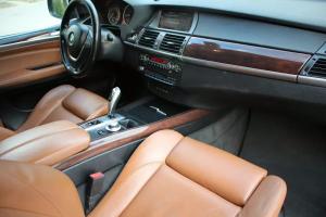 Black BMW X5 2009 in Marupe, with an engine capacity of 3.00 L and mileage of 224 thousand km for 10750 €, photo 15 on AUTOMOTO.COM.LV