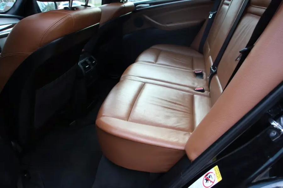 Black BMW X5 2009 in Marupe, with an engine capacity of 3.00 L and mileage of 224 thousand km for 10750 €, photo 17 on AUTOMOTO.COM.LV