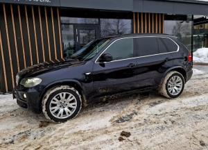 Melns BMW X5 2009 Rīga, ar dzinēja tilpumu 3.00 L un nobraukumu 276 tūkst. km par 11990 €, foto 3 vietnē AUTOMOTO.COM.LV