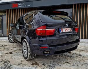 Melns BMW X5 2009 Rīga, ar dzinēja tilpumu 3.00 L un nobraukumu 276 tūkst. km par 11990 €, foto 5 vietnē AUTOMOTO.COM.LV