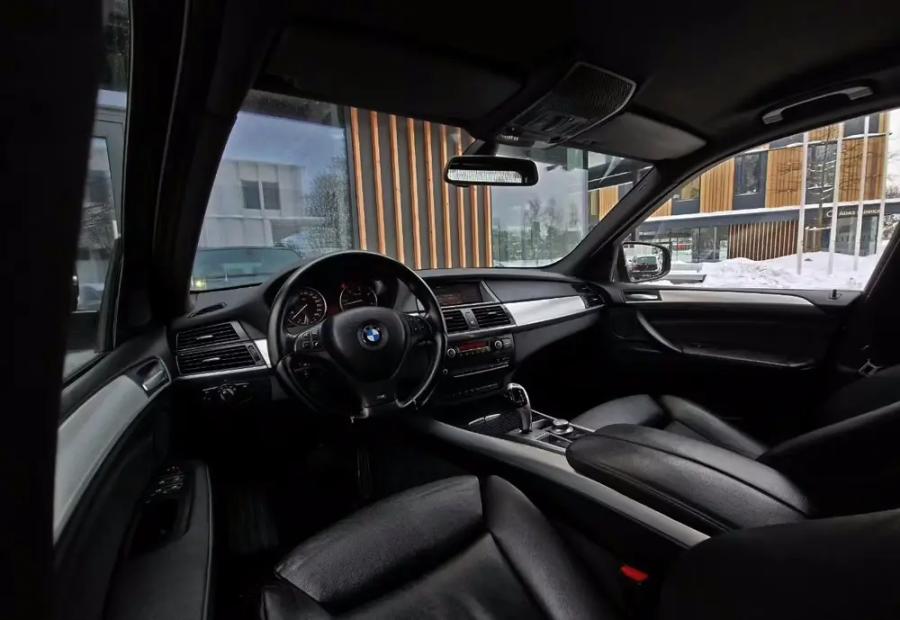 Melns BMW X5 2009 Rīga, ar dzinēja tilpumu 3.00 L un nobraukumu 276 tūkst. km par 11990 €, foto 8 vietnē AUTOMOTO.COM.LV