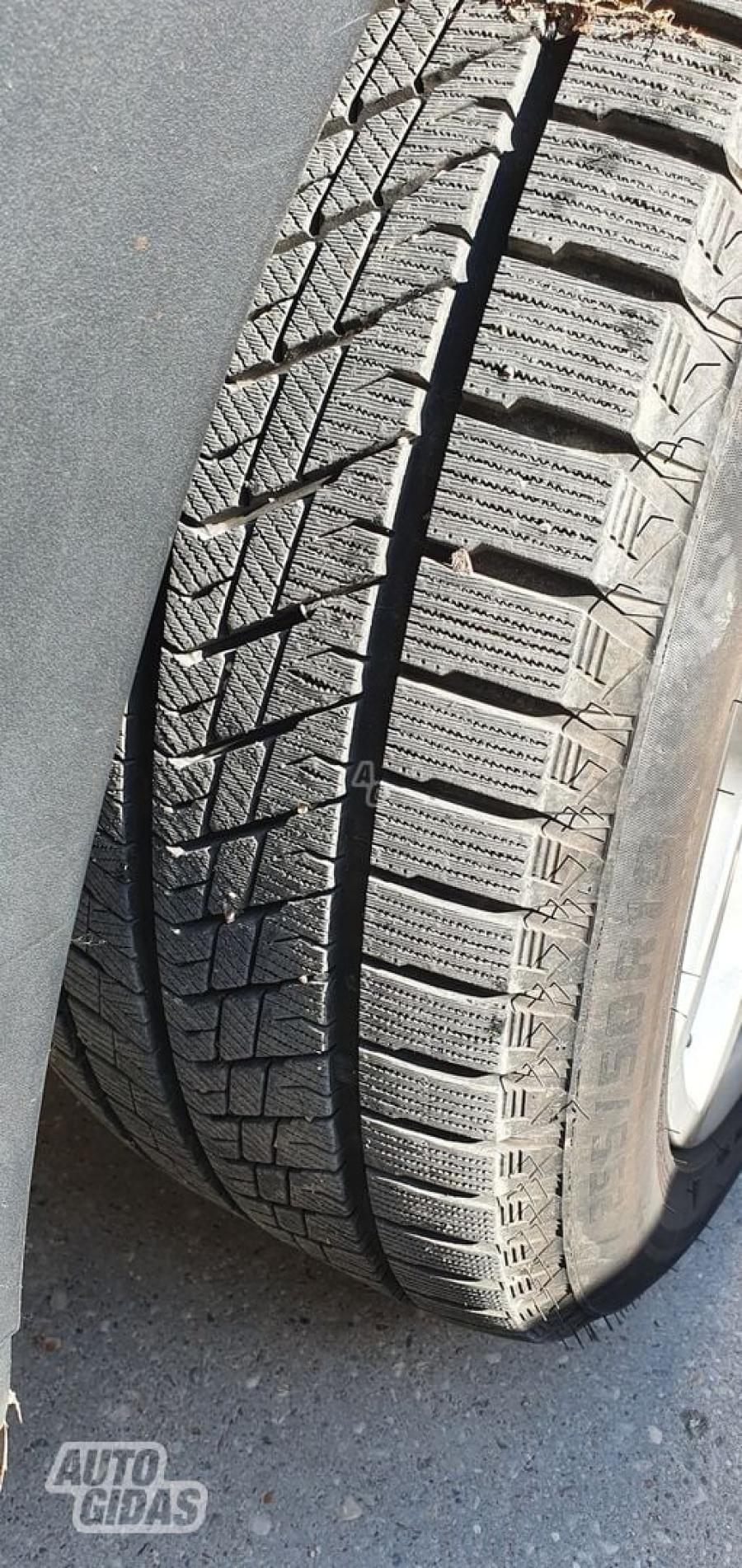 Black BMW X5 2009 in Vilnius, with an engine capacity of 3.00 L and mileage of 360 thousand km for 8500 €, photo 15 on AUTOMOTO.COM.LV