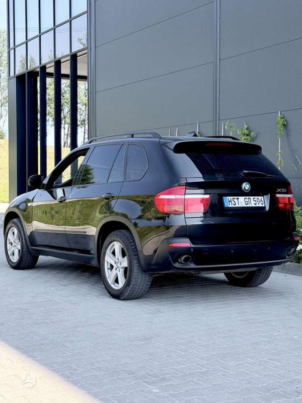 Black BMW X5 2009 in Vilnius, with an engine capacity of 2.99 L and mileage of 325 thousand km for 10600 €, photo 6 on AUTOMOTO.COM.LV