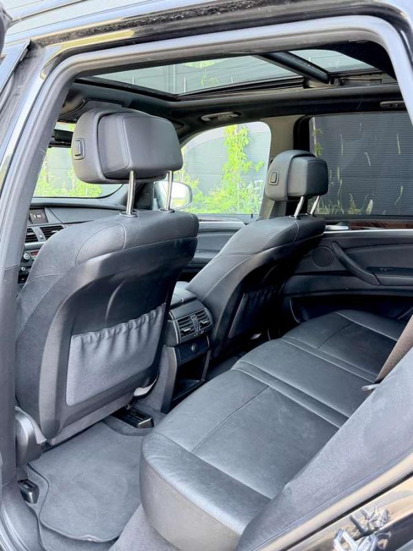 Black BMW X5 2009 in Vilnius, with an engine capacity of 2.99 L and mileage of 325 thousand km for 10600 €, photo 10 on AUTOMOTO.COM.LV