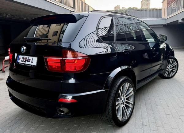 Black BMW X5 2009 in Kaunas, with an engine capacity of 0.00 L and mileage of 343 thousand km for 9300 €, photo 3 on AUTOMOTO.COM.LV