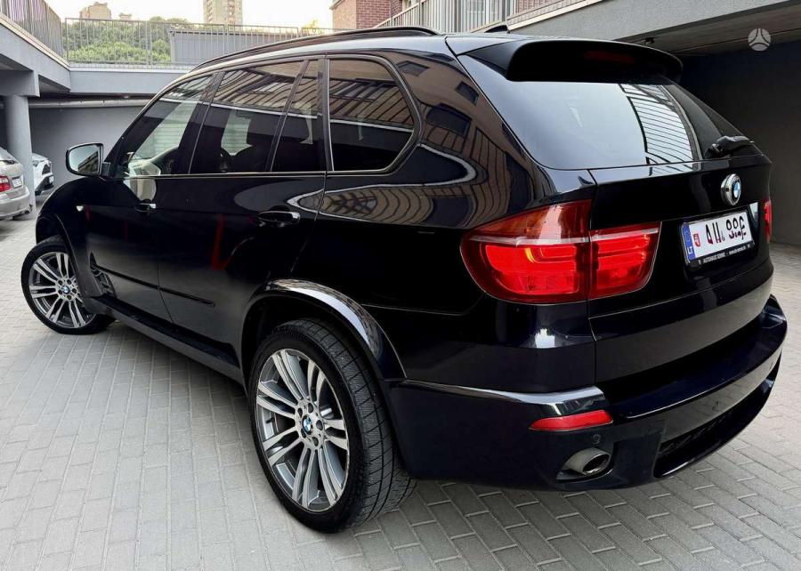 Black BMW X5 2009 in Kaunas, with an engine capacity of 0.00 L and mileage of 343 thousand km for 9300 €, photo 5 on AUTOMOTO.COM.LV