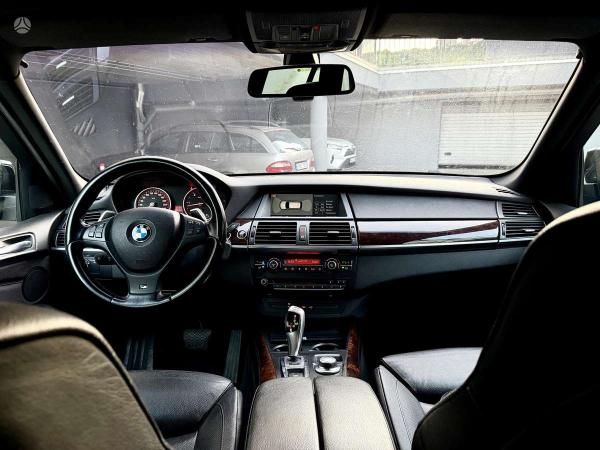 Black BMW X5 2009 in Kaunas, with an engine capacity of 0.00 L and mileage of 343 thousand km for 9300 €, photo 7 on AUTOMOTO.COM.LV