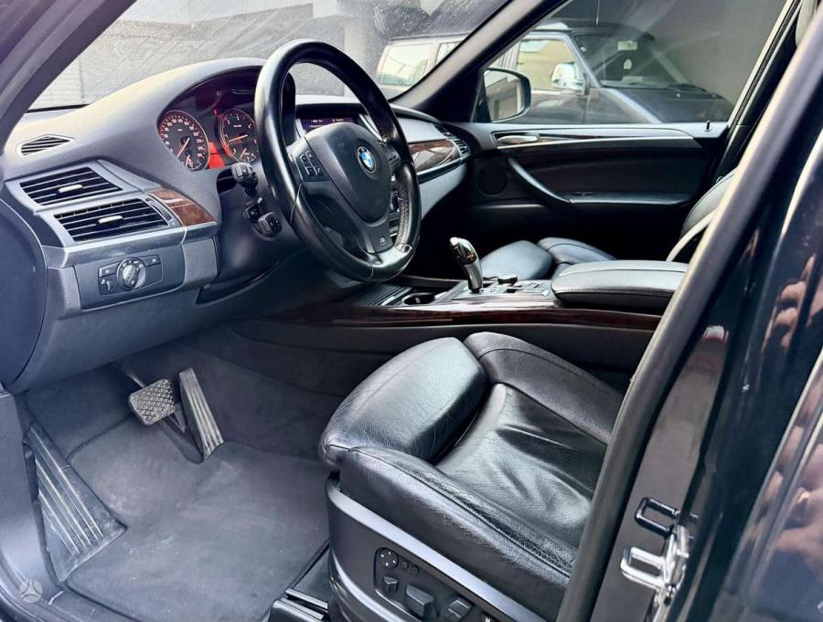 Black BMW X5 2009 in Kaunas, with an engine capacity of 0.00 L and mileage of 343 thousand km for 9300 €, photo 10 on AUTOMOTO.COM.LV