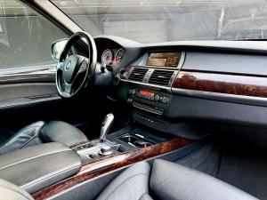 Black BMW X5 2009 in Kaunas, with an engine capacity of 0.00 L and mileage of 343 thousand km for 9300 €, photo 12 on AUTOMOTO.COM.LV