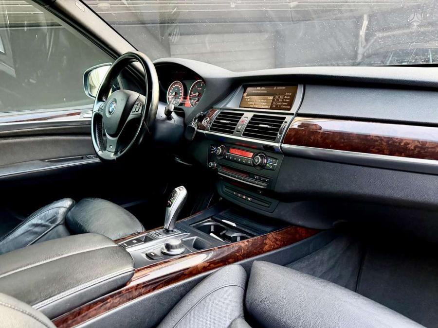 Black BMW X5 2009 in Kaunas, with an engine capacity of 0.00 L and mileage of 343 thousand km for 9300 €, photo 12 on AUTOMOTO.COM.LV
