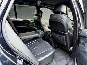 Black BMW X5 2009 in Kaunas, with an engine capacity of 0.00 L and mileage of 343 thousand km for 9300 €, photo 14 on AUTOMOTO.COM.LV