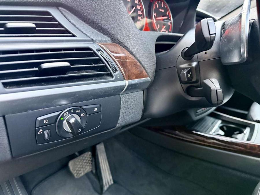Black BMW X5 2009 in Kaunas, with an engine capacity of 0.00 L and mileage of 343 thousand km for 9300 €, photo 15 on AUTOMOTO.COM.LV