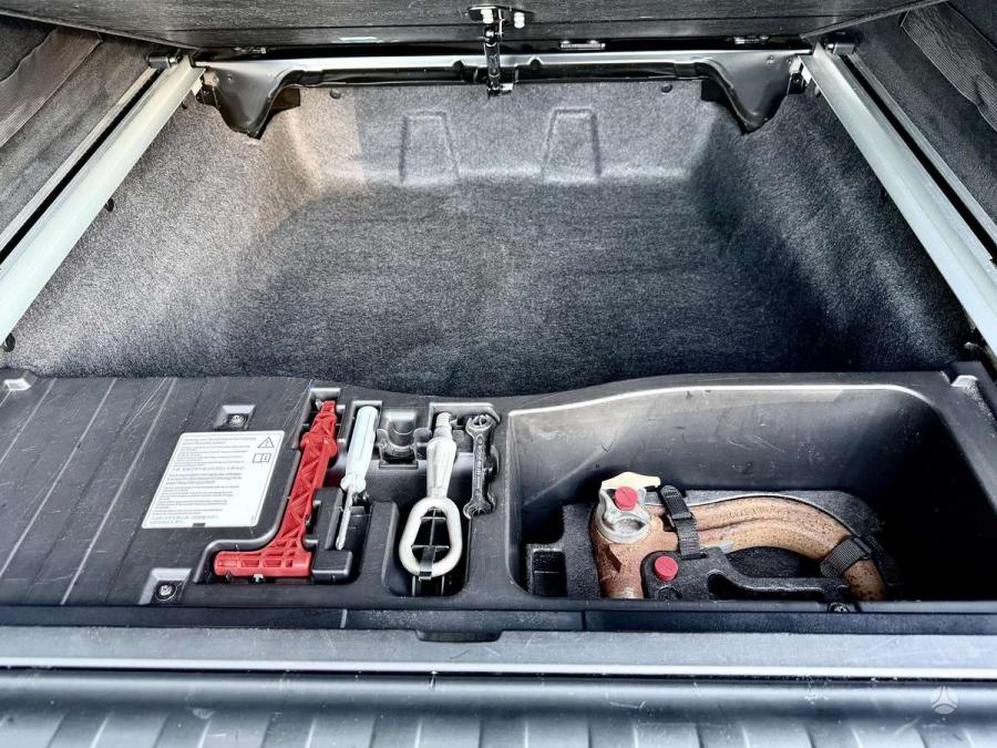 Black BMW X5 2009 in Kaunas, with an engine capacity of 0.00 L and mileage of 343 thousand km for 9300 €, photo 19 on AUTOMOTO.COM.LV