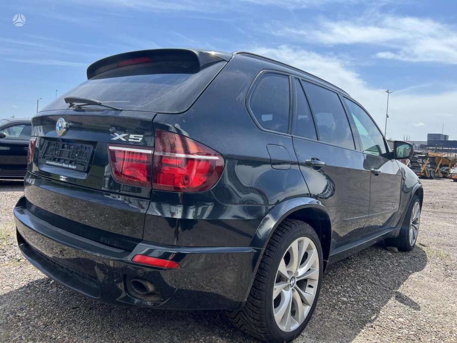 Melns BMW X5 2009 Utena, ar dzinēja tilpumu 2.99 L un nobraukumu 400 tūkst. km par 5500 €, foto 4 vietnē AUTOMOTO.COM.LV