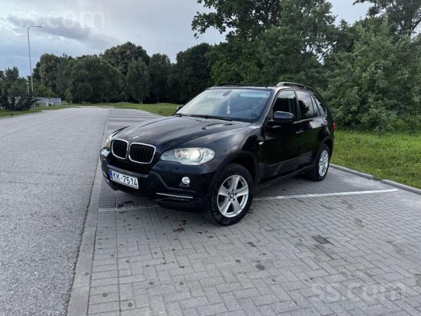 Black BMW X5 2009 in Kuldiga, with an engine capacity of 3.00 L and mileage of 340 thousand km for 6300 €, photo 1 on AUTOMOTO.COM.LV