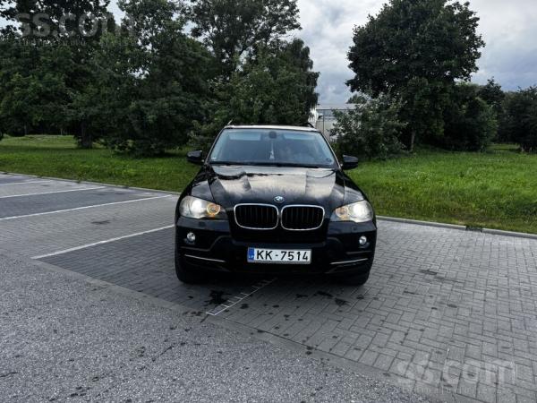 Black BMW X5 2009 in Kuldiga, with an engine capacity of 3.00 L and mileage of 340 thousand km for 6300 €, photo 2 on AUTOMOTO.COM.LV