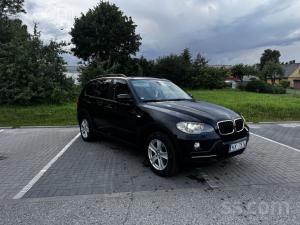 Melns BMW X5 2009 Kuldīga, ar dzinēja tilpumu 3.00 L un nobraukumu 340 tūkst. km par 6300 €, foto 4 vietnē AUTOMOTO.COM.LV