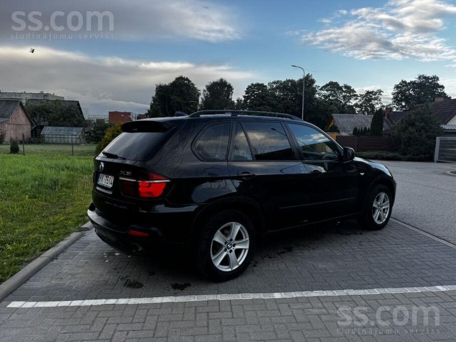 Melns BMW X5 2009 Kuldīga, ar dzinēja tilpumu 3.00 L un nobraukumu 340 tūkst. km par 6300 €, foto 5 vietnē AUTOMOTO.COM.LV