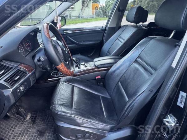 Black BMW X5 2009 in Kuldiga, with an engine capacity of 3.00 L and mileage of 340 thousand km for 6300 €, photo 8 on AUTOMOTO.COM.LV