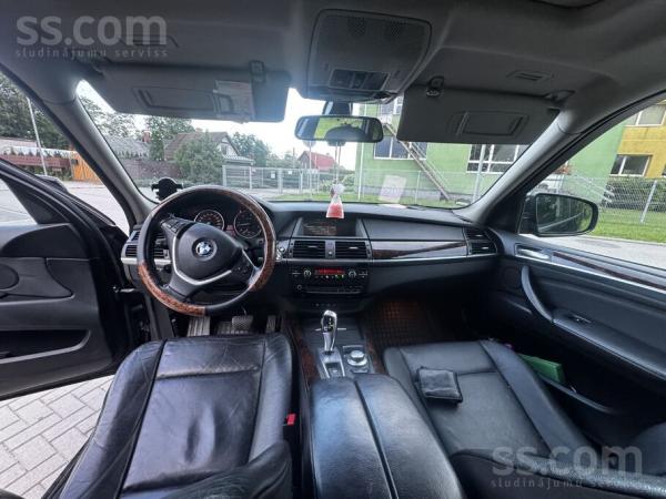 Black BMW X5 2009 in Kuldiga, with an engine capacity of 3.00 L and mileage of 340 thousand km for 6300 €, photo 9 on AUTOMOTO.COM.LV