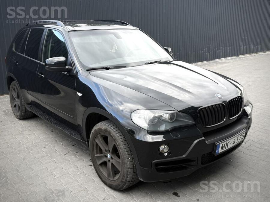 Black BMW X5 2009 in Riga, with an engine capacity of 3.00 L and mileage of 367 thousand km for 7699 €, photo 1 on AUTOMOTO.COM.LV