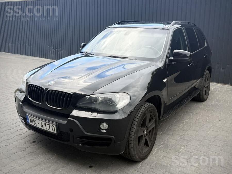 Black BMW X5 2009 in Riga, with an engine capacity of 3.00 L and mileage of 367 thousand km for 7699 €, photo 3 on AUTOMOTO.COM.LV
