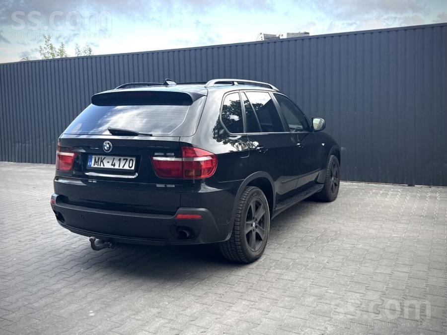 Black BMW X5 2009 in Riga, with an engine capacity of 3.00 L and mileage of 367 thousand km for 7699 €, photo 5 on AUTOMOTO.COM.LV