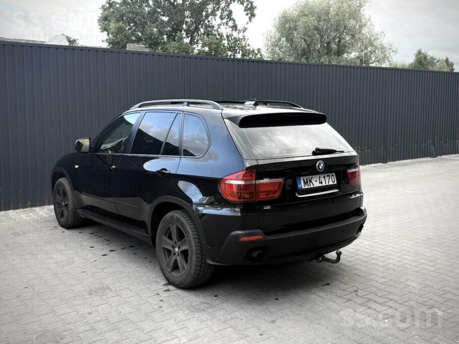 Black BMW X5 2009 in Riga, with an engine capacity of 3.00 L and mileage of 367 thousand km for 7699 €, photo 6 on AUTOMOTO.COM.LV