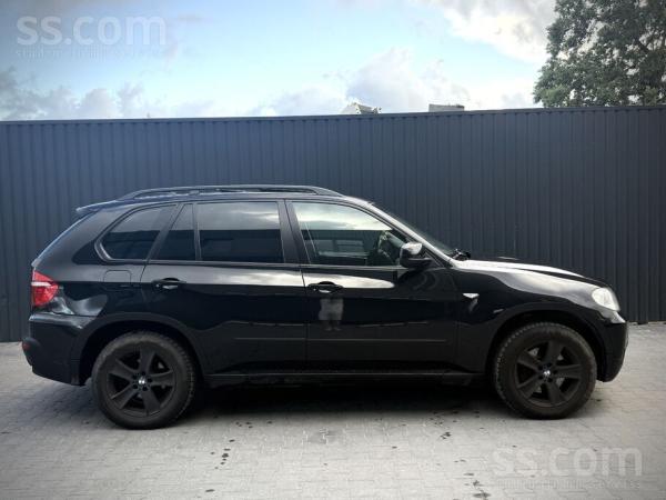 Black BMW X5 2009 in Riga, with an engine capacity of 3.00 L and mileage of 367 thousand km for 7699 €, photo 7 on AUTOMOTO.COM.LV