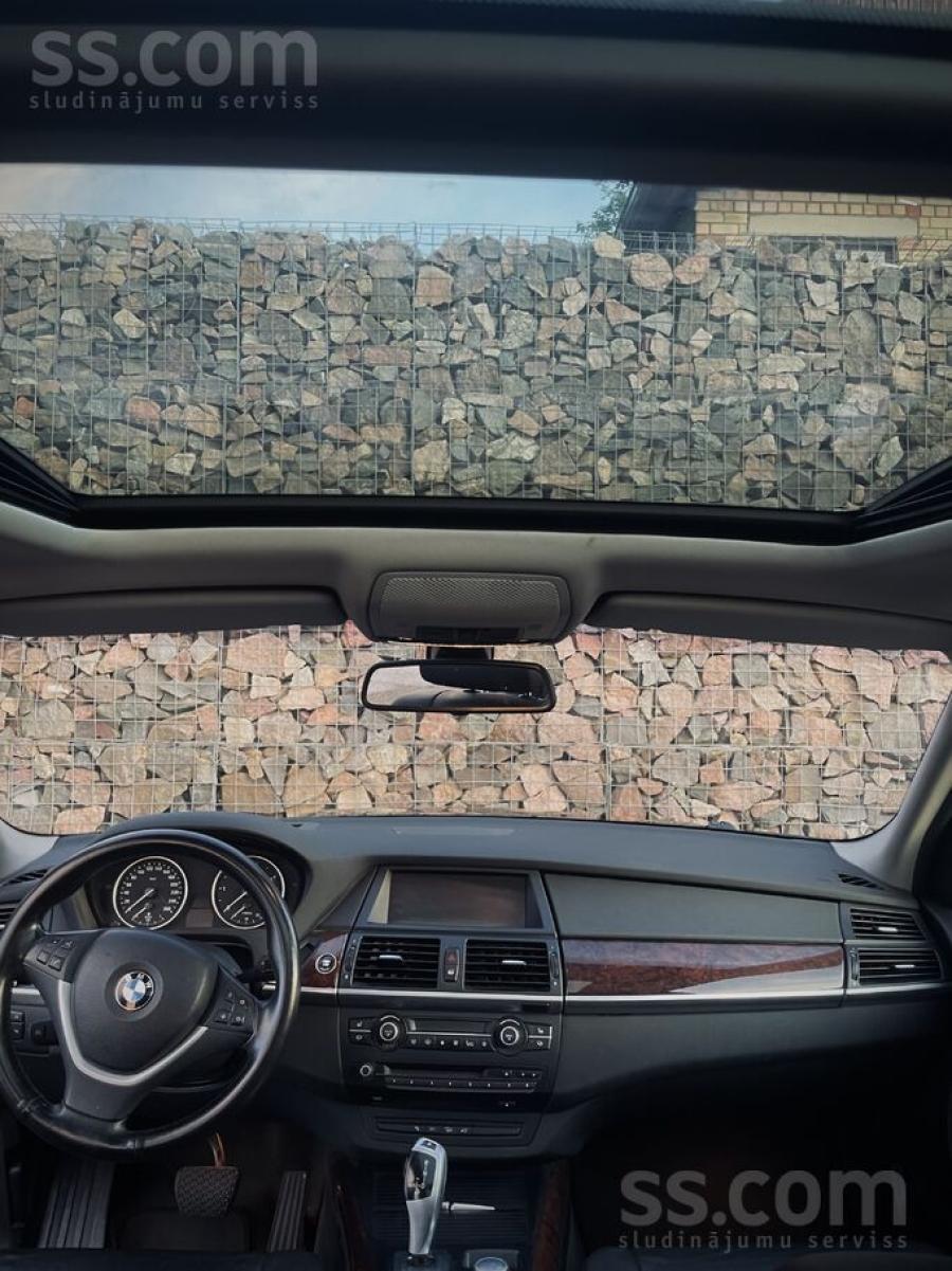 Black BMW X5 2009 in Riga, with an engine capacity of 3.00 L and mileage of 367 thousand km for 7699 €, photo 10 on AUTOMOTO.COM.LV
