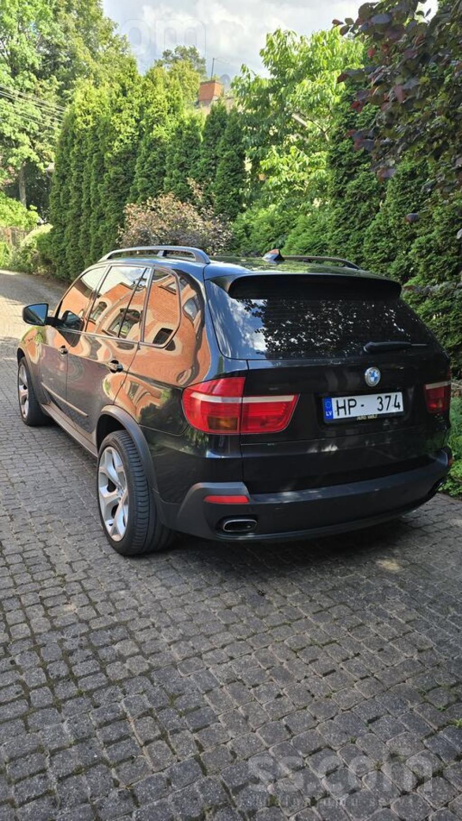 Black BMW X5 2009 in Riga, with an engine capacity of 3.00 L and mileage of 190 thousand km for 12900 €, photo 3 on AUTOMOTO.COM.LV