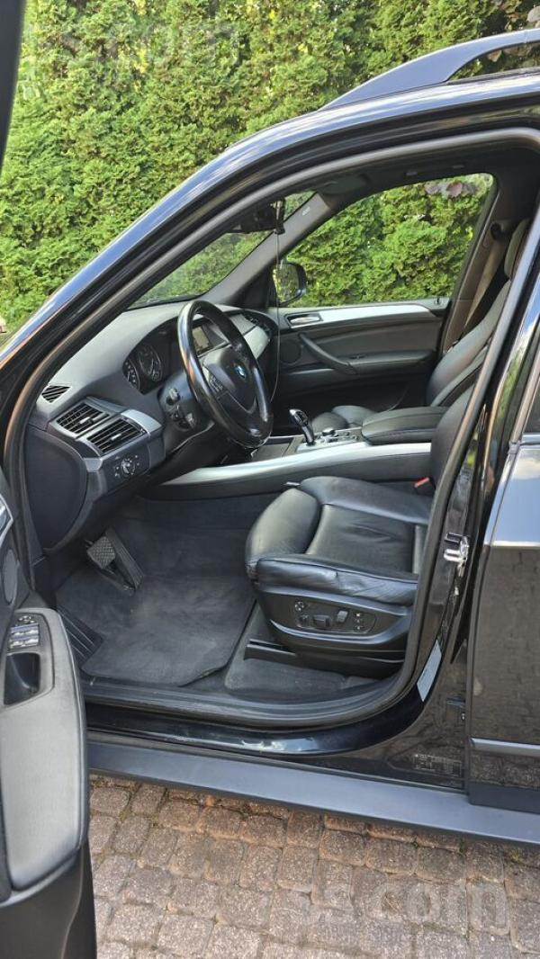 Black BMW X5 2009 in Riga, with an engine capacity of 3.00 L and mileage of 190 thousand km for 12900 €, photo 5 on AUTOMOTO.COM.LV