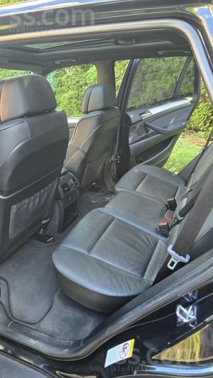 Black BMW X5 2009 in Riga, with an engine capacity of 3.00 L and mileage of 190 thousand km for 12900 €, photo 7 on AUTOMOTO.COM.LV