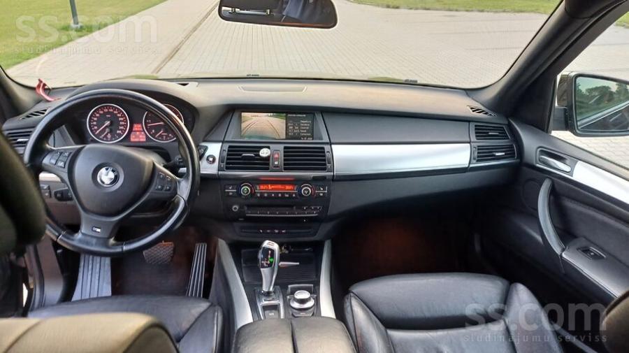 Black BMW X5 2009 in Riga, with an engine capacity of 3.00 L and mileage of 334 thousand km for 7999 €, photo 10 on AUTOMOTO.COM.LV