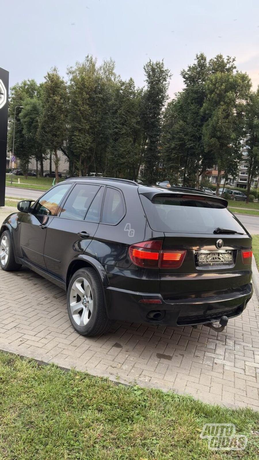 Black BMW X5 2009 in Kaunas, with an engine capacity of 3.00 L and mileage of 354 thousand km for 7500 €, photo 1 on AUTOMOTO.COM.LV