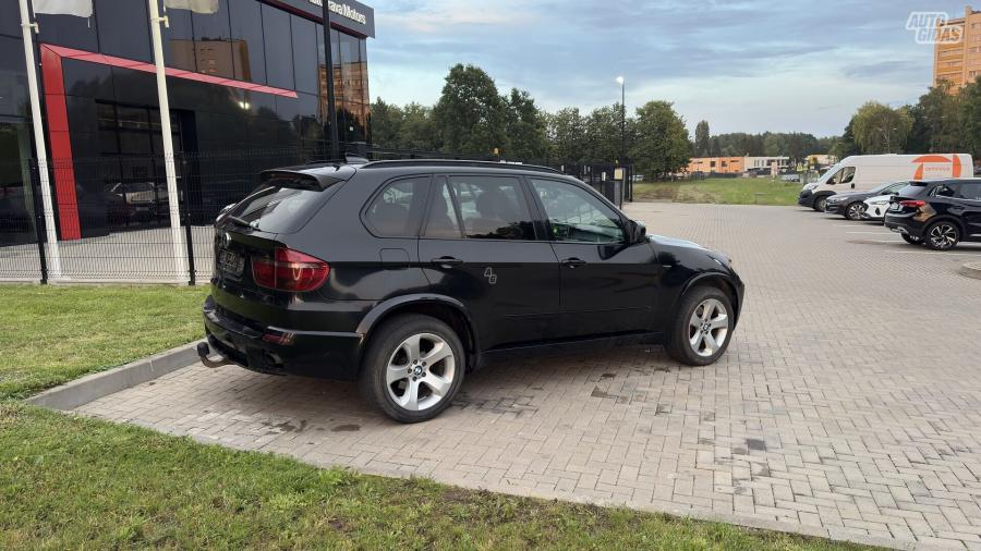 Black BMW X5 2009 in Kaunas, with an engine capacity of 3.00 L and mileage of 354 thousand km for 7500 €, photo 3 on AUTOMOTO.COM.LV