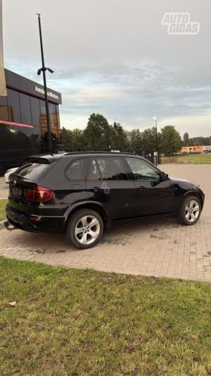Black BMW X5 2009 in Kaunas, with an engine capacity of 3.00 L and mileage of 354 thousand km for 7500 €, photo 5 on AUTOMOTO.COM.LV