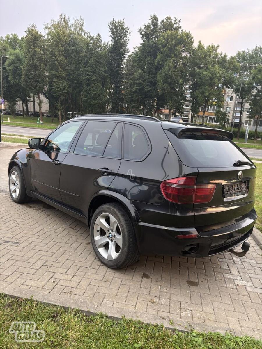 Black BMW X5 2009 in Kaunas, with an engine capacity of 3.00 L and mileage of 354 thousand km for 7500 €, photo 7 on AUTOMOTO.COM.LV