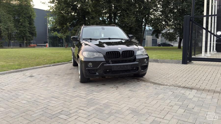 Black BMW X5 2009 in Kaunas, with an engine capacity of 3.00 L and mileage of 354 thousand km for 7500 €, photo 9 on AUTOMOTO.COM.LV
