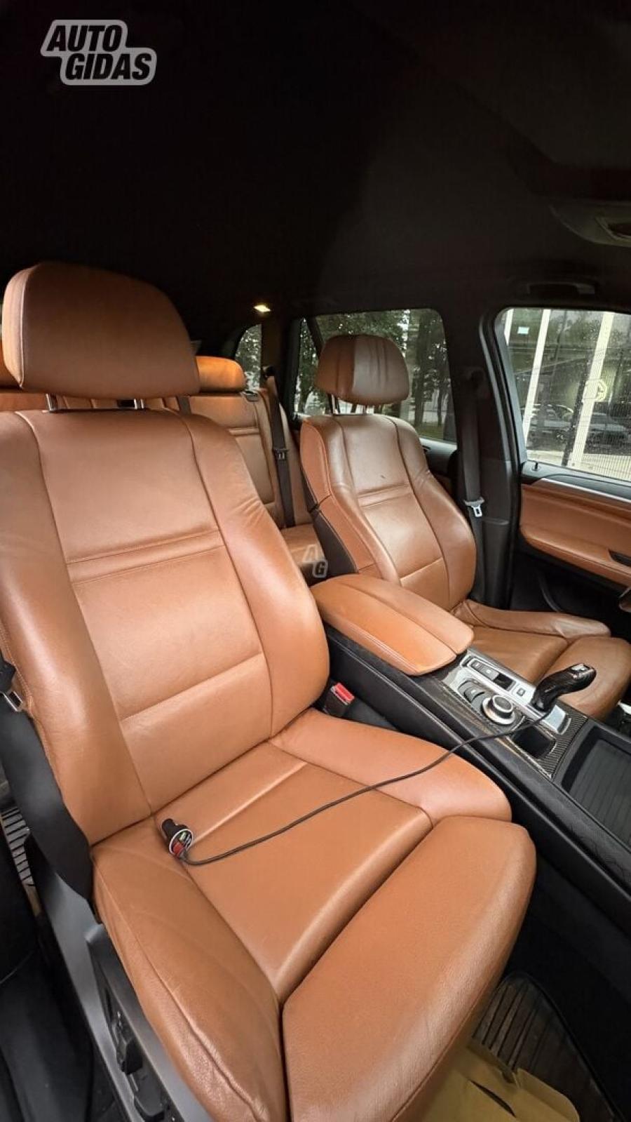 Black BMW X5 2009 in Kaunas, with an engine capacity of 3.00 L and mileage of 354 thousand km for 7500 €, photo 13 on AUTOMOTO.COM.LV