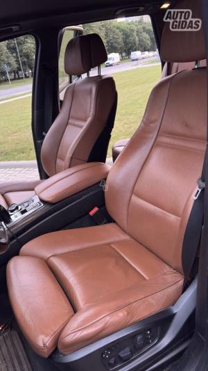 Black BMW X5 2009 in Kaunas, with an engine capacity of 3.00 L and mileage of 354 thousand km for 7500 €, photo 17 on AUTOMOTO.COM.LV